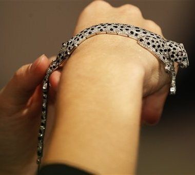 The Duchess of Windsor s Cartier panther bracelet. Diamonds in the Library